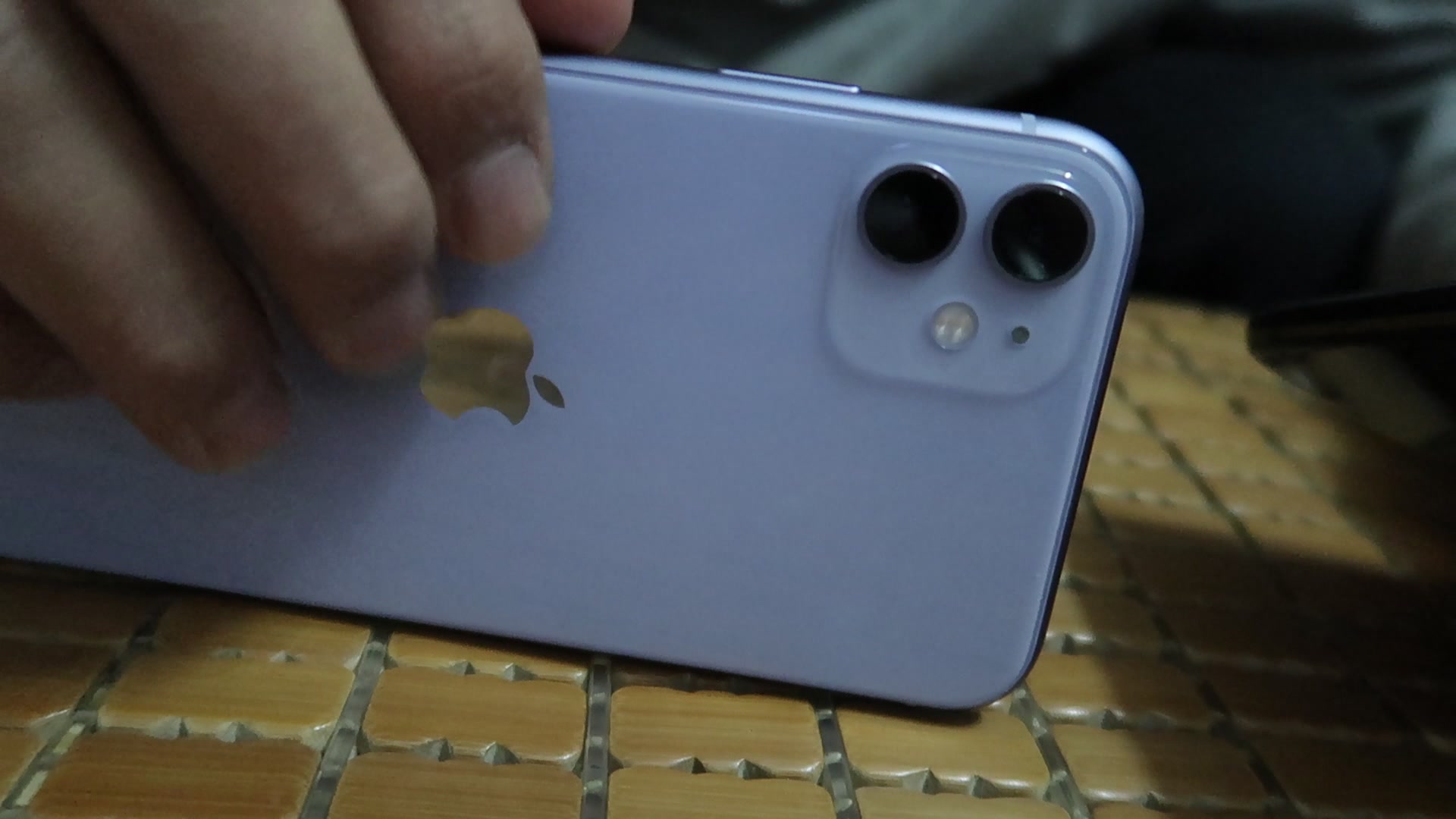 ...要浪费钱买iPhone11promax。你要说我就是有钱,那么我向你道歉