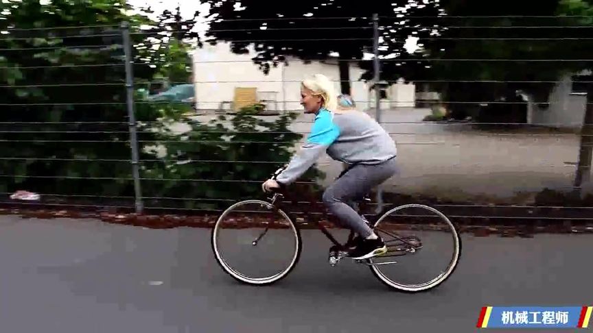 自行车脚踏板换成了电机,就改装成动力强劲的电动自行车