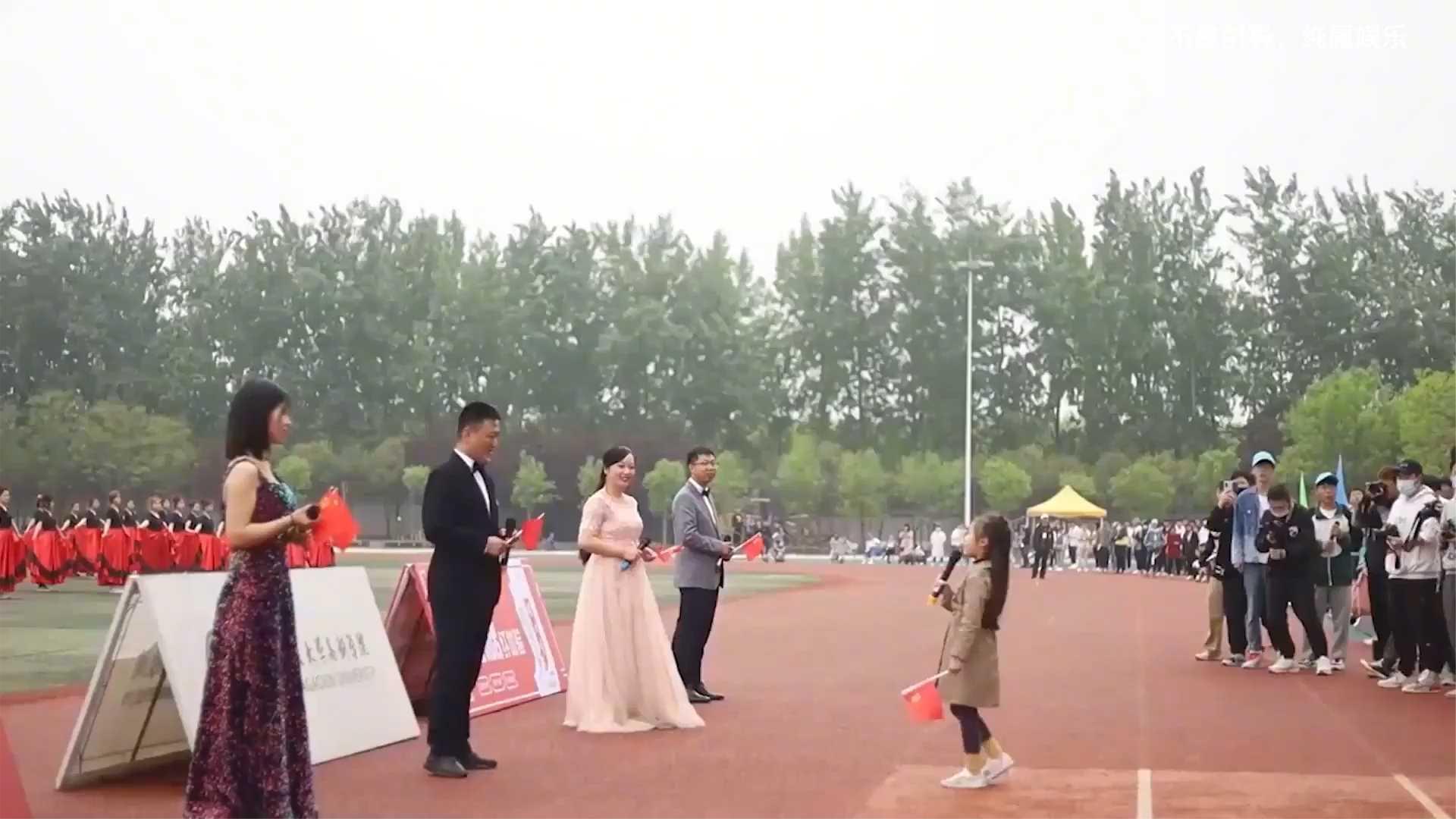 校运会我只看开幕式,盘点全网校运会开幕式名场面