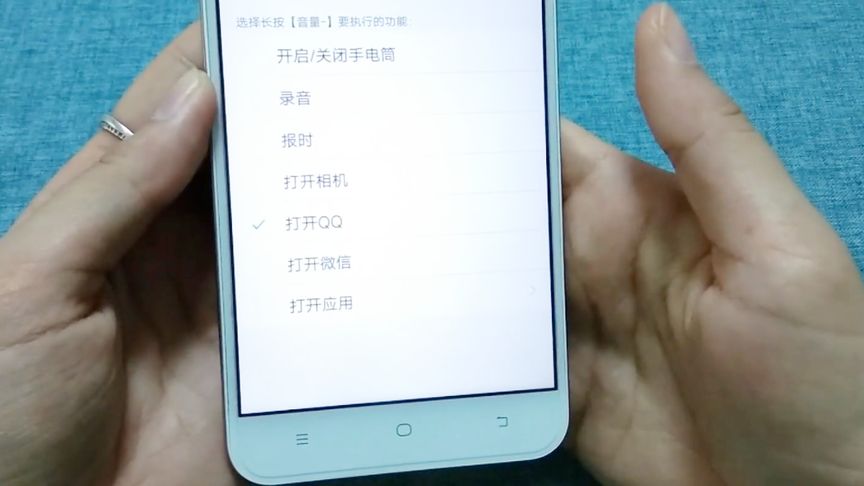 不需要打开手机,点击侧边按键就能开启微信,用过的都说方便