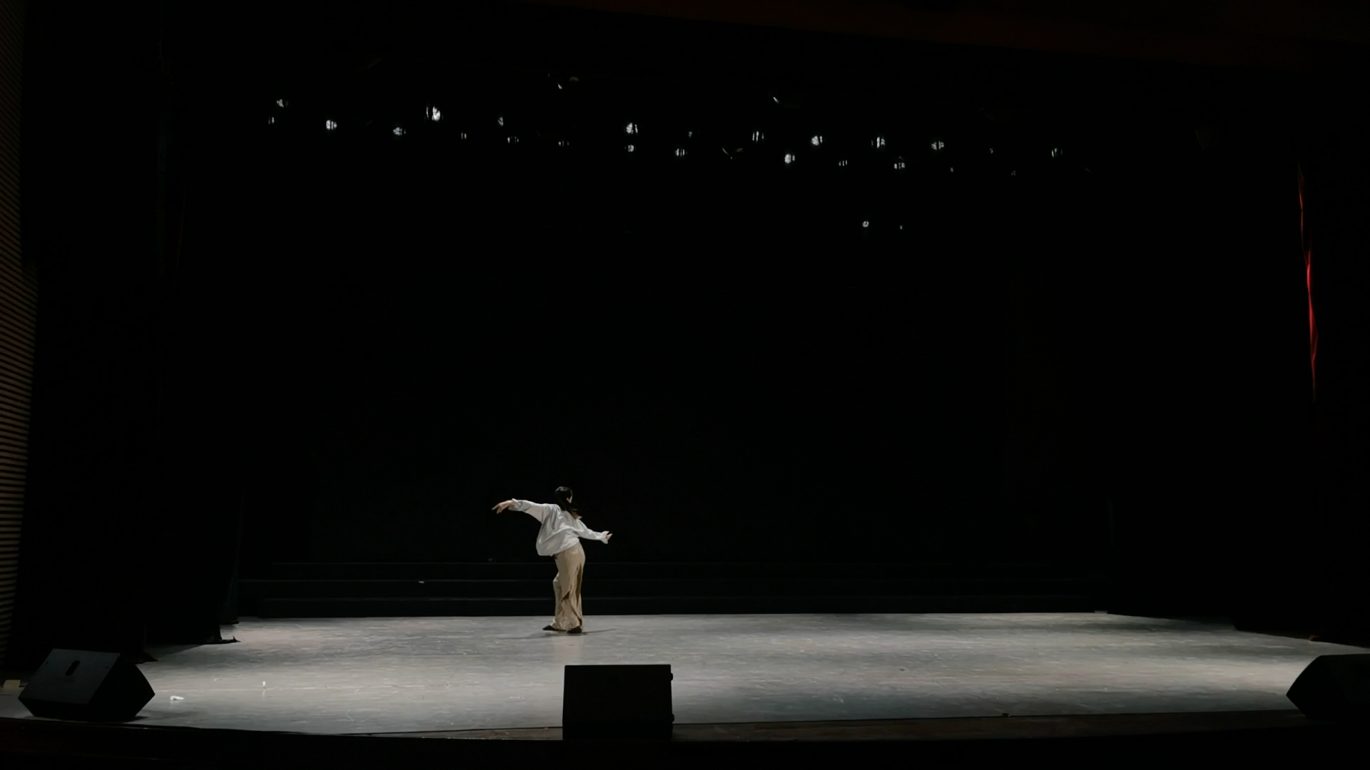 ...舞者的独白,原创作者是谢欣,大二上学期单双三考试翻跳,改了一些动作