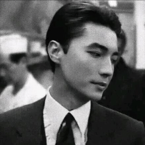 猫改不了吃小鱼干呀 