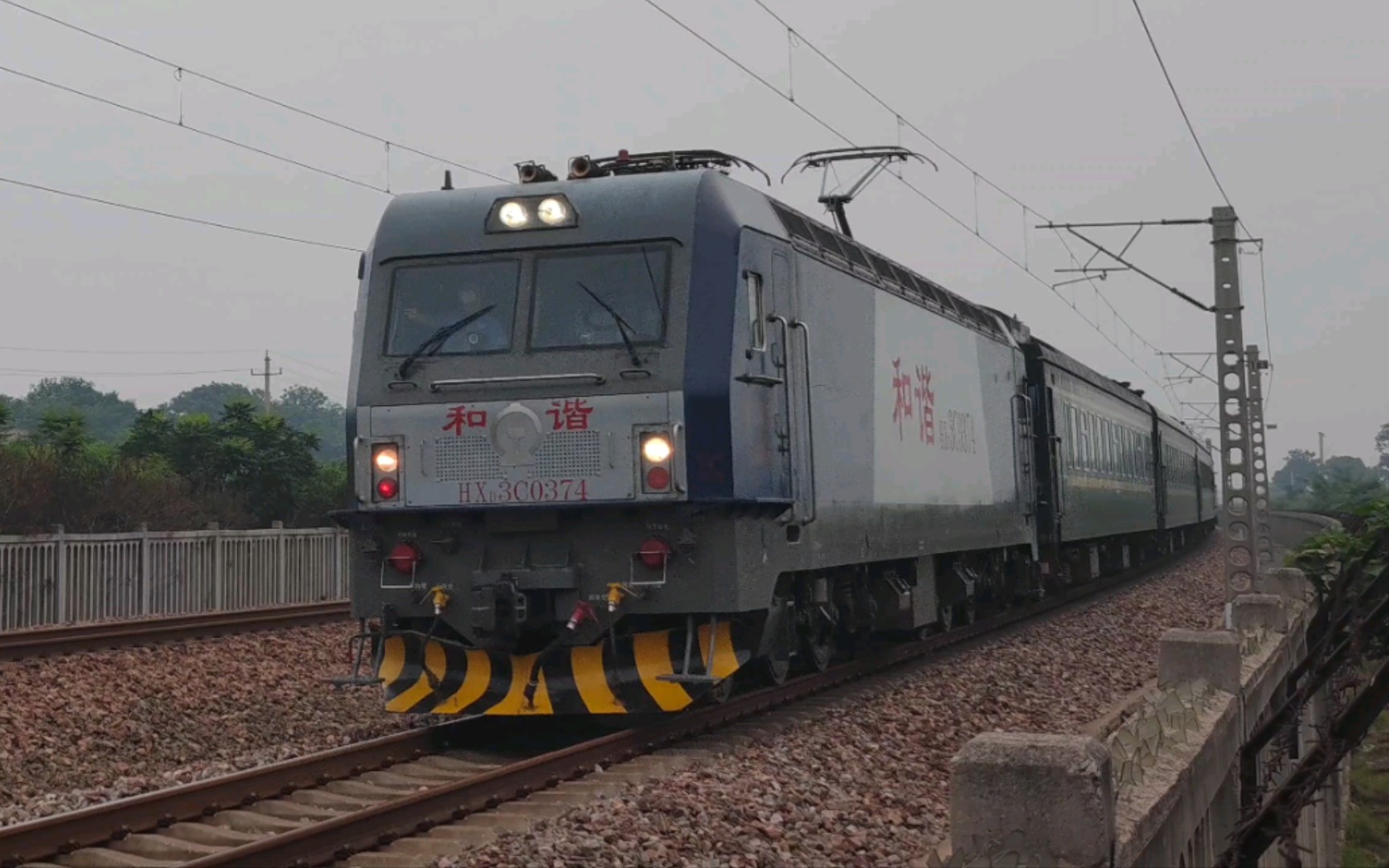 【中国铁路】京局邯段HXD3C-0374牵引K2285(长春-昆明)次列车通过...