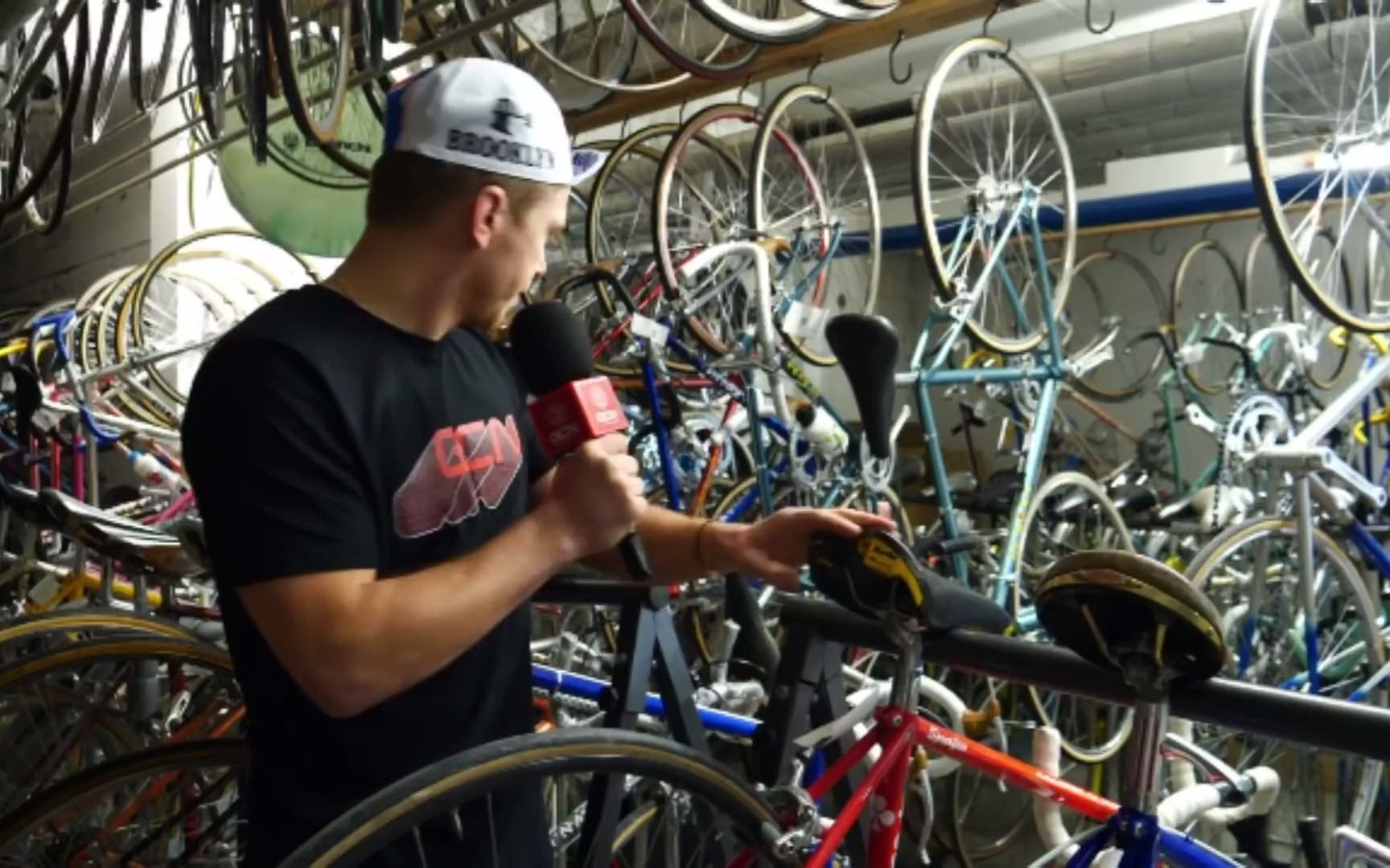 复古钢架爱好者的天堂!GCN带你游览柏林最出名的钢架自行车店 (生肉~)