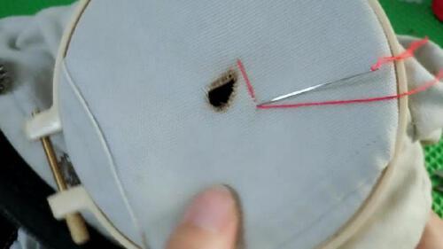 衣服破洞别急着扔!这样织补比新衣服还好看