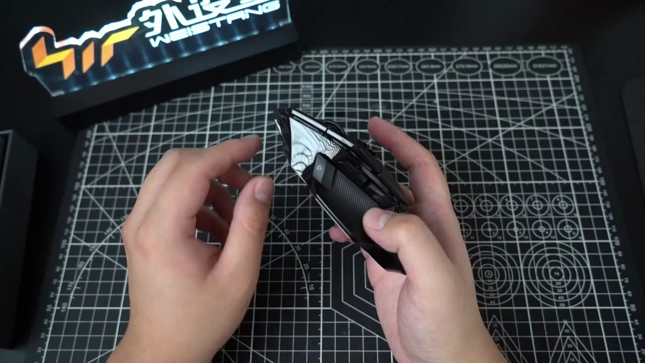 罗技G502 X LIGHTSPEED 无线游戏鼠标开箱&拆解