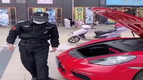 一位来体验生活的保安大哥