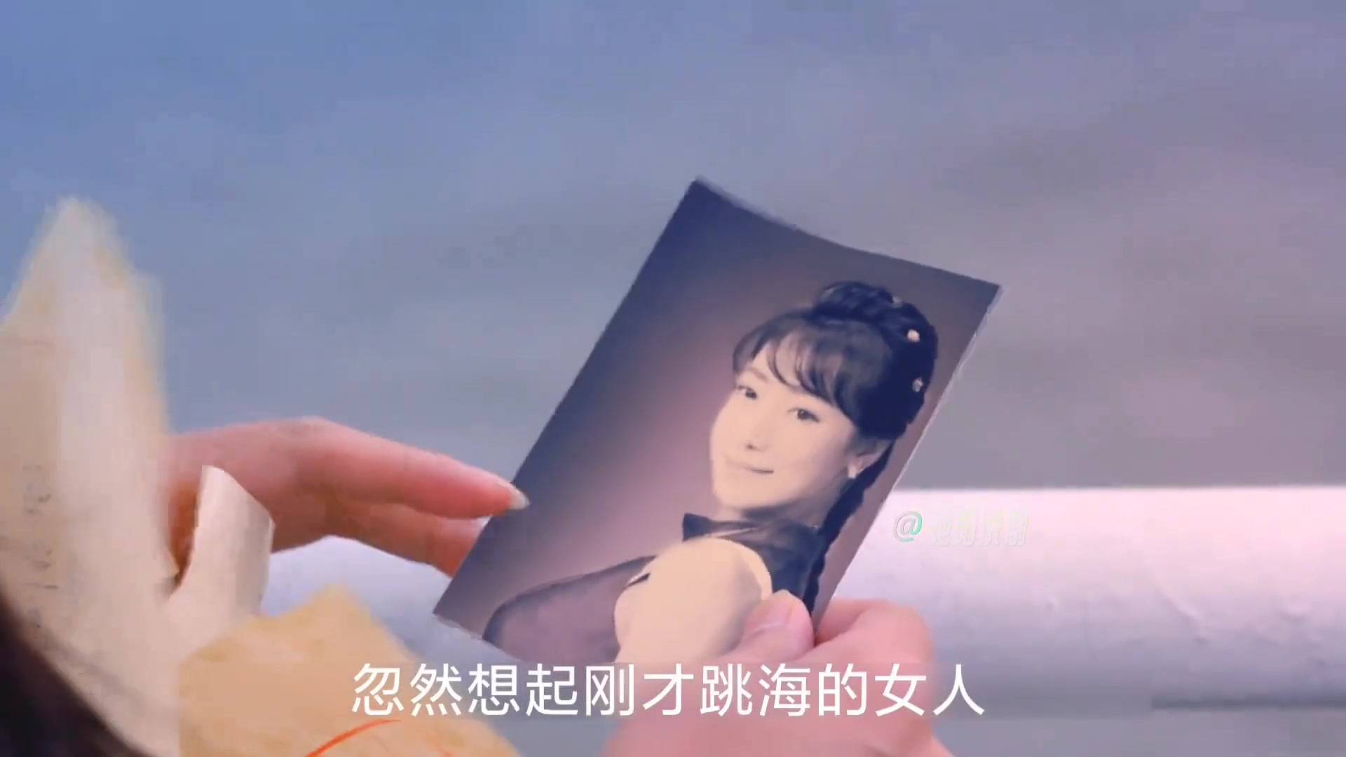 撞到跟自己长得一模一样的女人