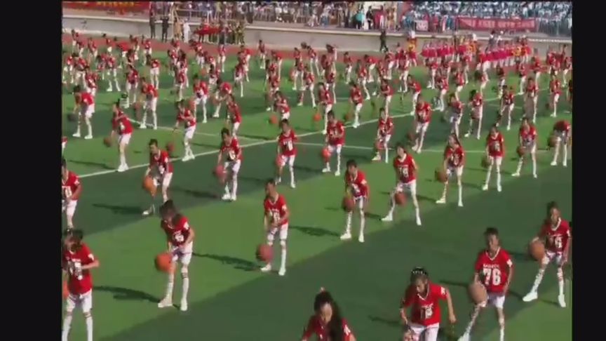 中学运动会开幕式上的篮球表演,有朝气,有活力!