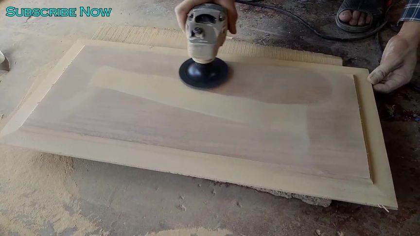 生活制造:看看木工是如何DIY面板木门的简单技术!