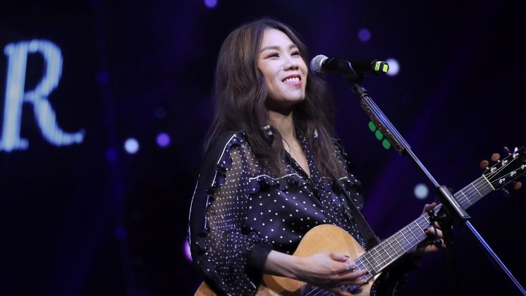 蔡健雅演唱会精选集来袭,现场演绎经典歌曲,台下观众连连跟唱