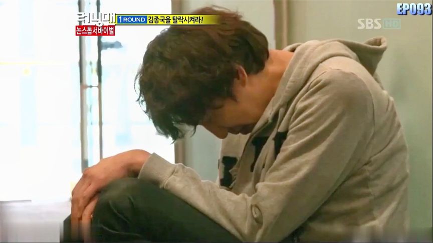 【RunningMan】全程高能吓坏众人 金钟国玩过最认真的四场撕名牌