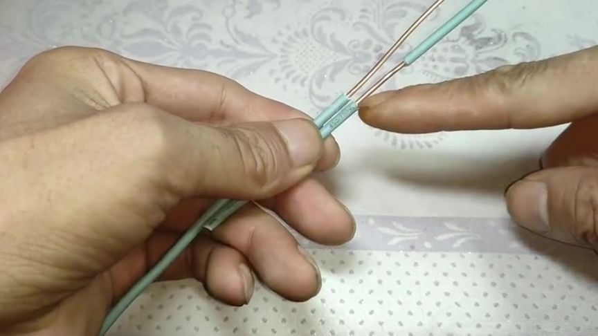 硬线中间怎么接硬线,很少有电工教给你,其实接线方法很简单!