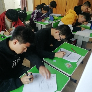 立马横刀王老师 