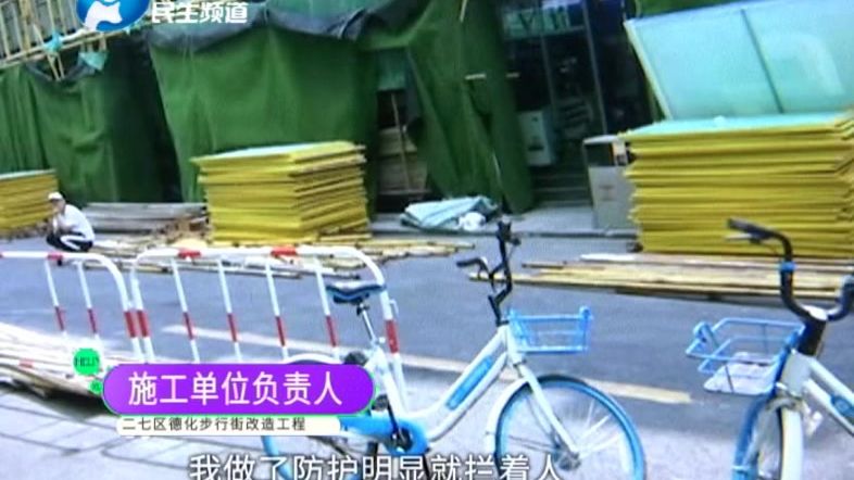 男子从工地下方经过,被钢板砸伤瞬间血流不止