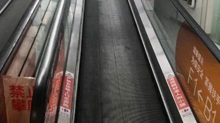 家乐福贺龙店扶梯