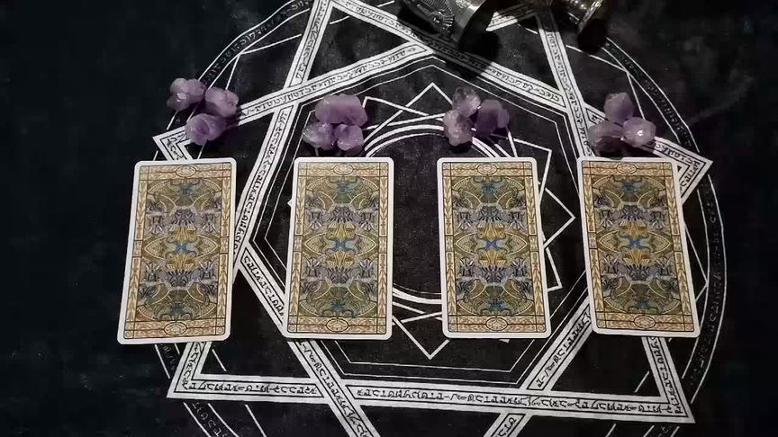 塔罗占卜:他(她)还会找我吗?我们还有机会复合吗?