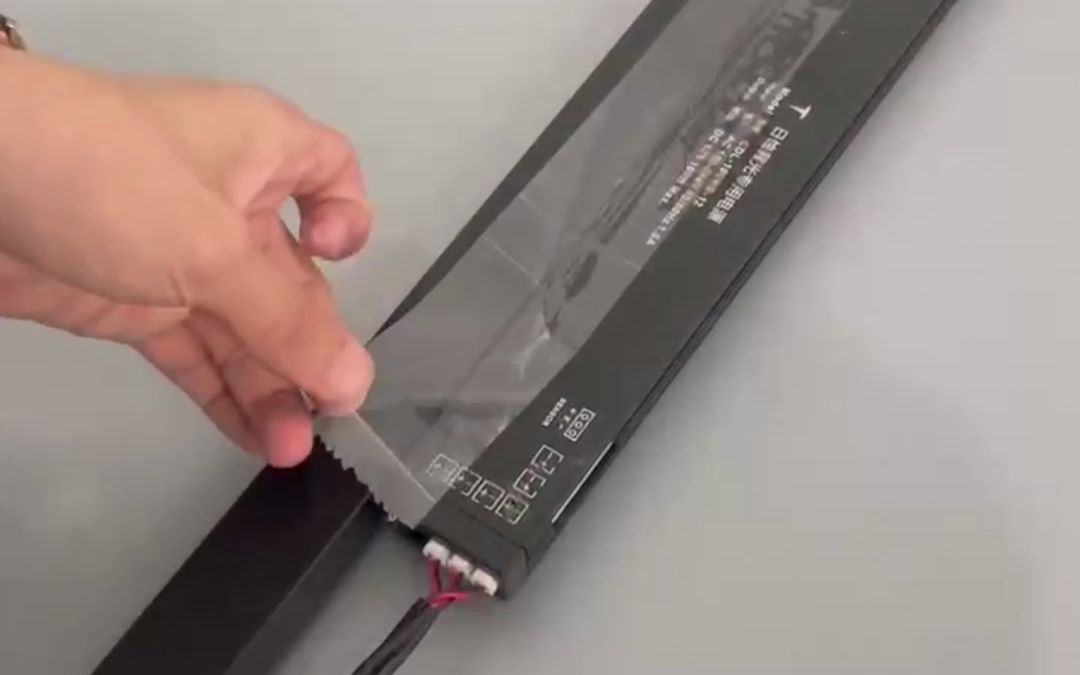 幕布因背光突起如何调整