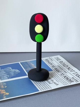 暑假在家里和孩子一起做一个红绿灯的小手工吧