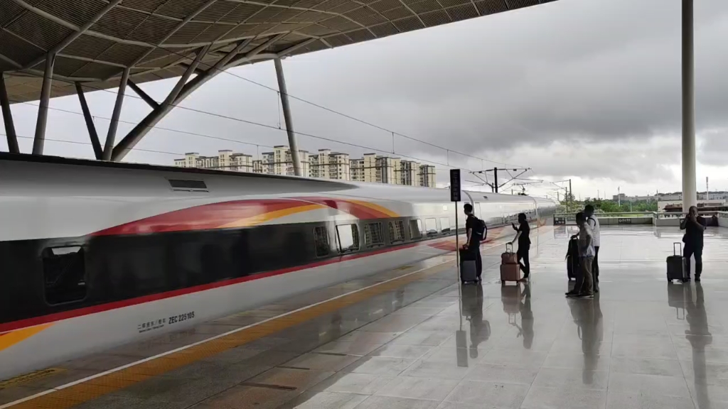 2022年7月5日。G86次(南昌西→北京西),本务北京南动车所CR400AF-...