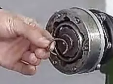 汽车底盘维修之十四检查或更换传动轴等速万向节及橡胶护套