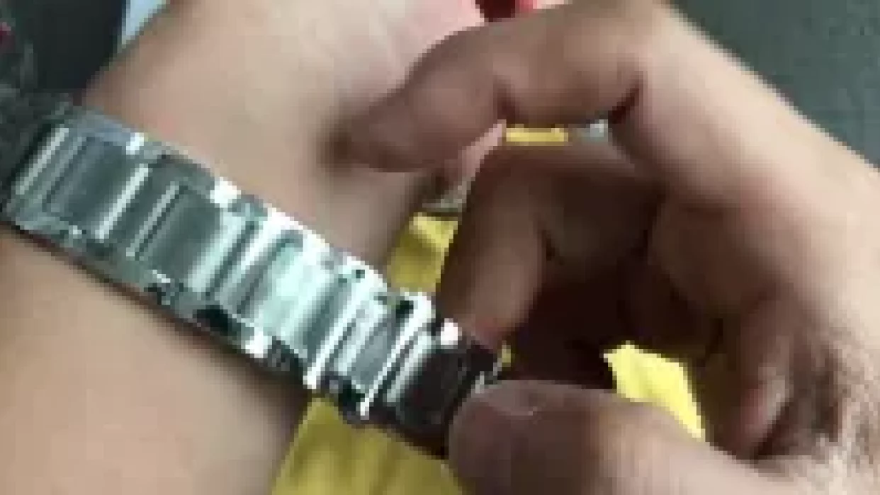 科普: 如何拆取卡地亚蓝气球钢带款拆卸钢带更换皮带鳄鱼皮表带