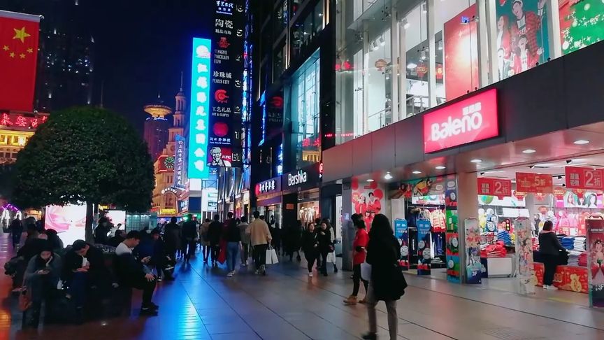 布依带大家看看上海南京路服装专卖旗舰店特价区,感叹实体太难了