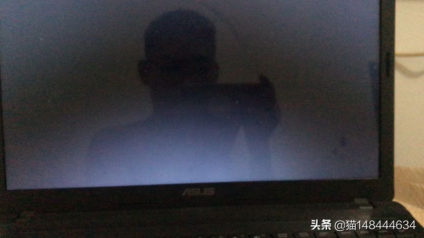 电脑开机画面正常 桌面显示黑屏 怎么办?