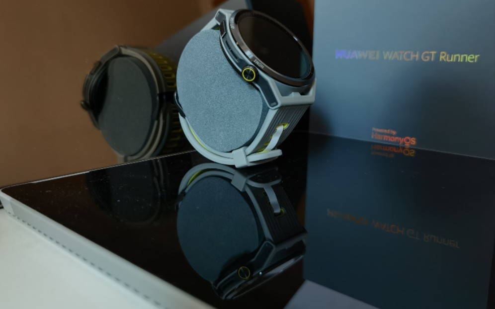 ...OS操作系统的华为WATCH GT RUNNER,第一眼感觉很有青春运动...