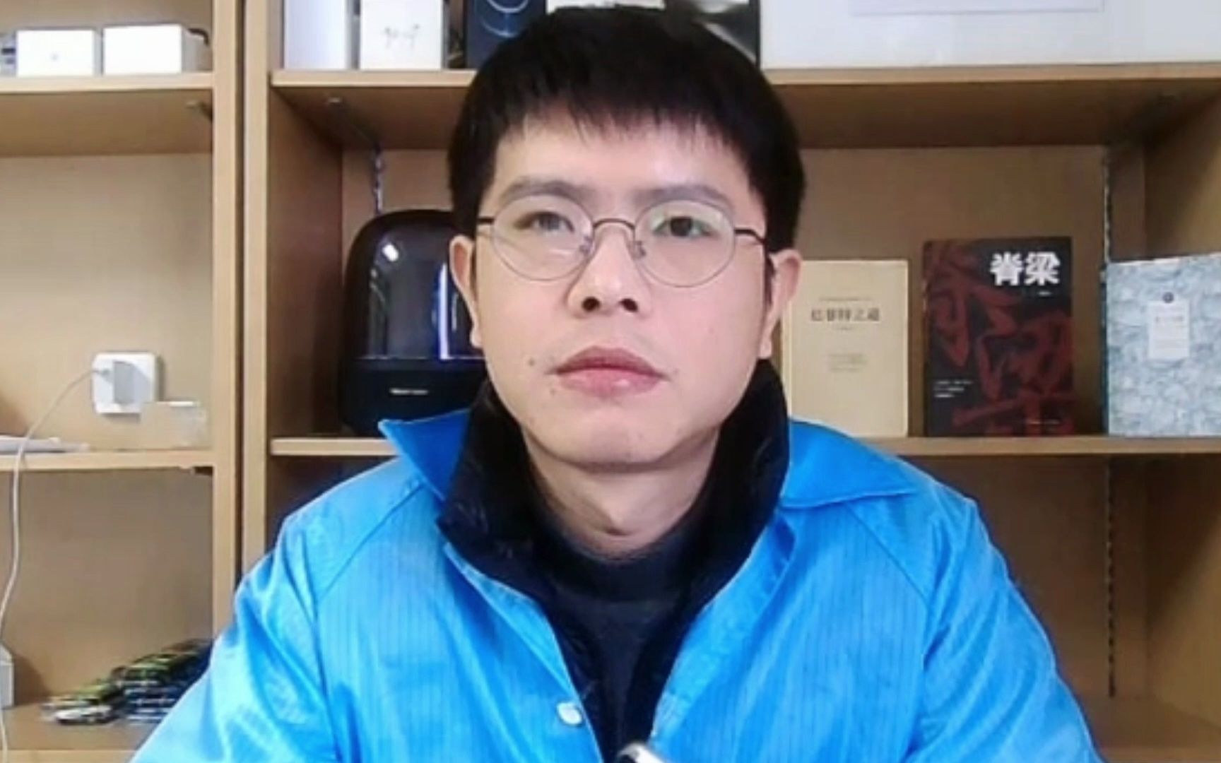 华为P50pocket折叠屏手机,不读卡,同行两天没有查出问题?看我们能不...