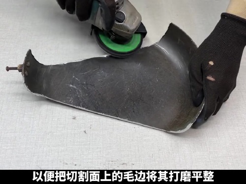 废旧平底锅改造实用耙子:角磨机切割全教程