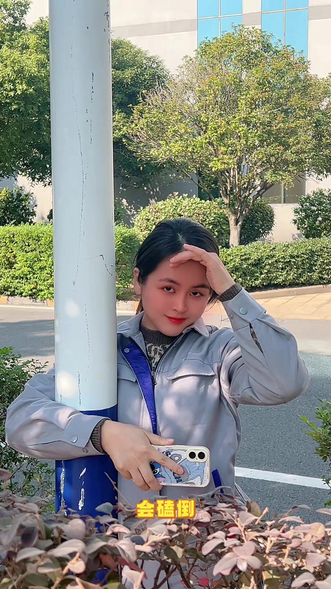 ...通知说要安排拍摄走路不看手机倡导视频时,我们团队组织了10次会议...