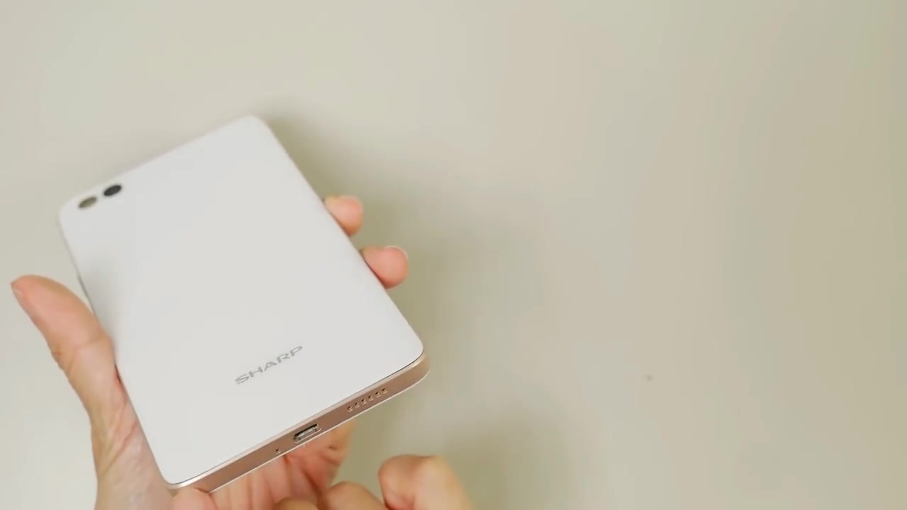 自称美背机,外观亮眼,主打自拍,夏普SHARP M1新机介绍