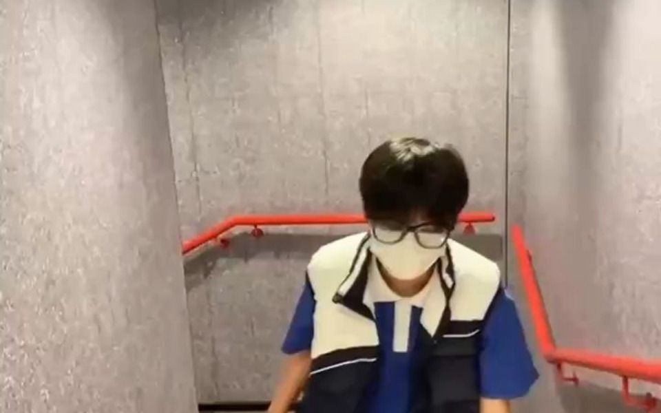 深圳校服终于出了和冬运校服一样的羽绒马甲了
