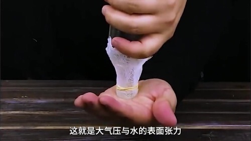 与其给孩子玩手机,不如陪孩子做科学启蒙,消失的玻璃棒!!!