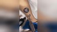 低温超皮秒治疗法,将光作用于皮肤处,把色素颗粒击碎变为极微小的...
