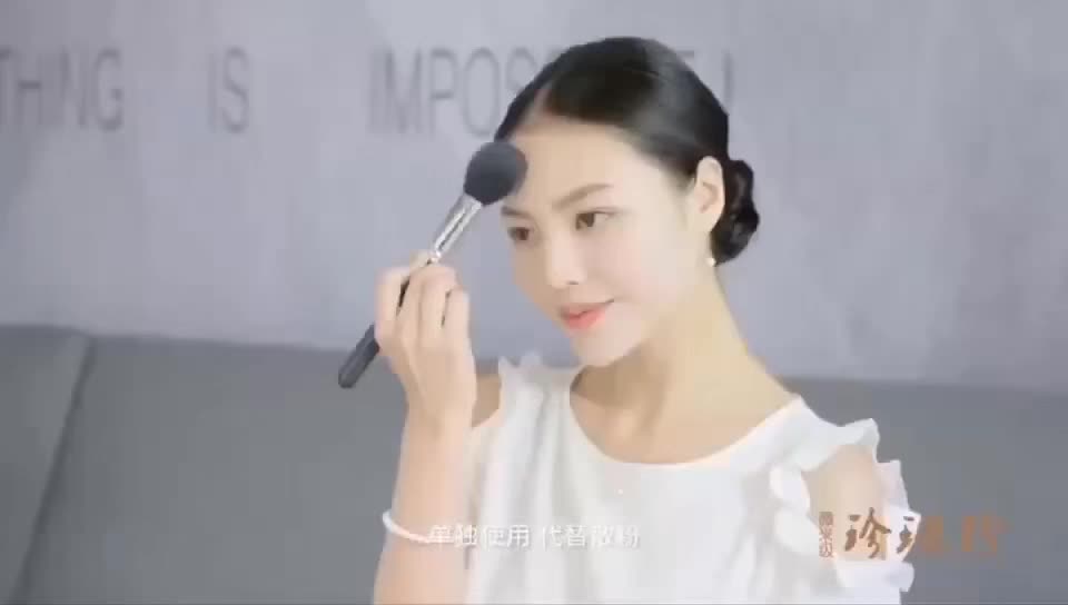 外用珍珠粉使用方法: 1️⃣单独使用,代替散粉 2️⃣配合乳