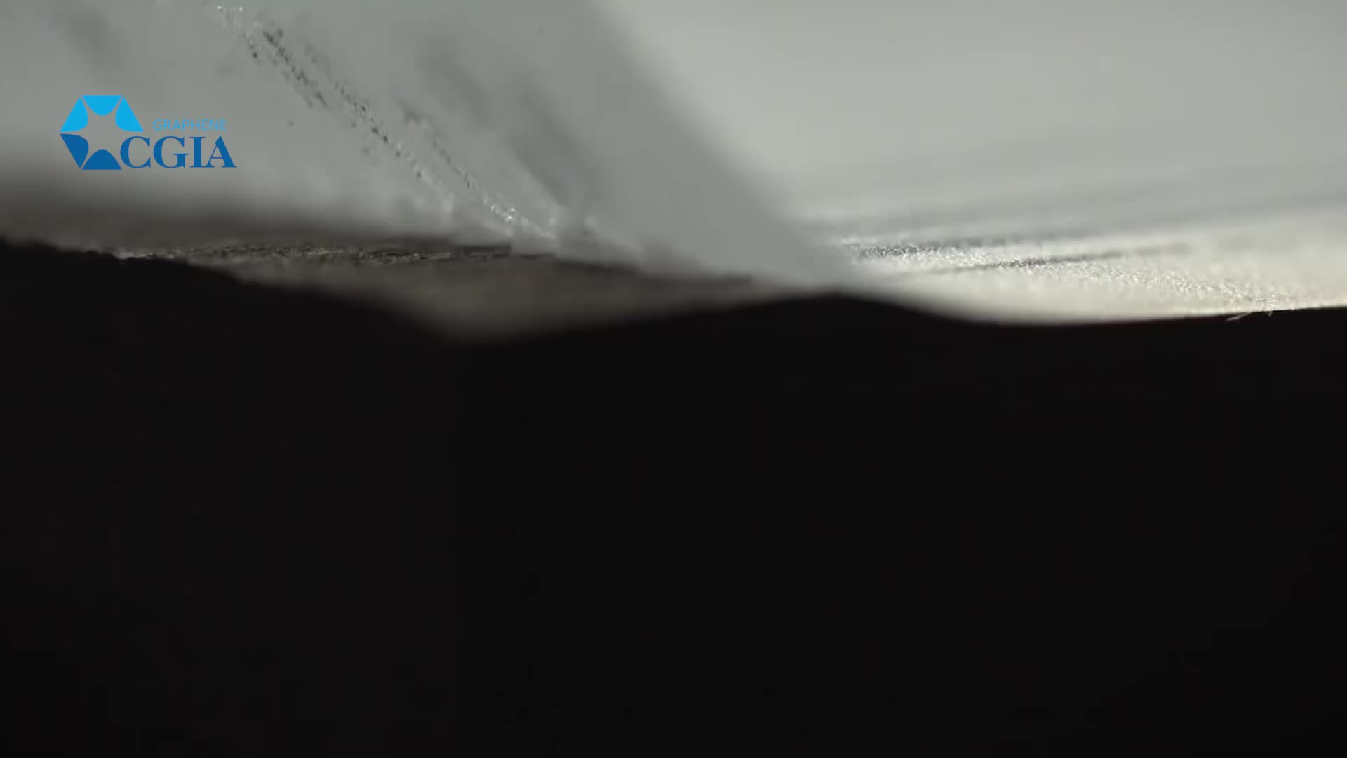 石墨烯是目前已知的导电性能最好的材料