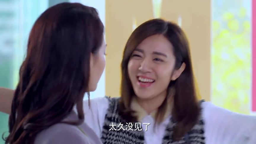 灿灿拿着五年前大学毕业设计简历去面试,遇到大学的副班长攀亲戚