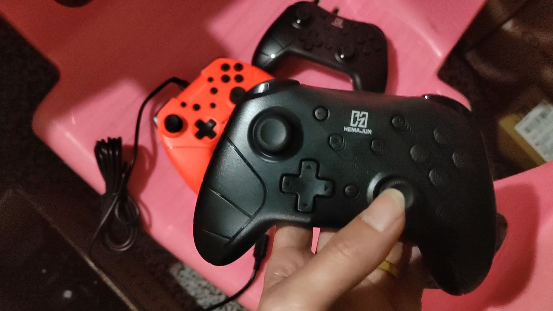 整理仓库发现 几个switch/ps4 有线无线游戏手柄