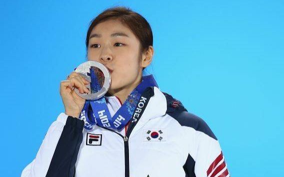 【金妍儿】索契冬奥会颁奖仪式后落泪采访 心疼女王 不要再受伤了