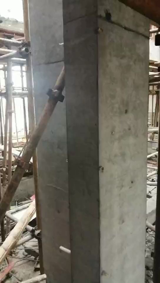 剪力墙模板支撑浇筑完成后呈现出清水效果