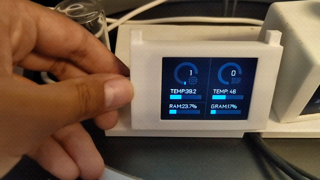 [自制]开源ESP32桌面电脑硬件监控副屏摆件!手搓动画