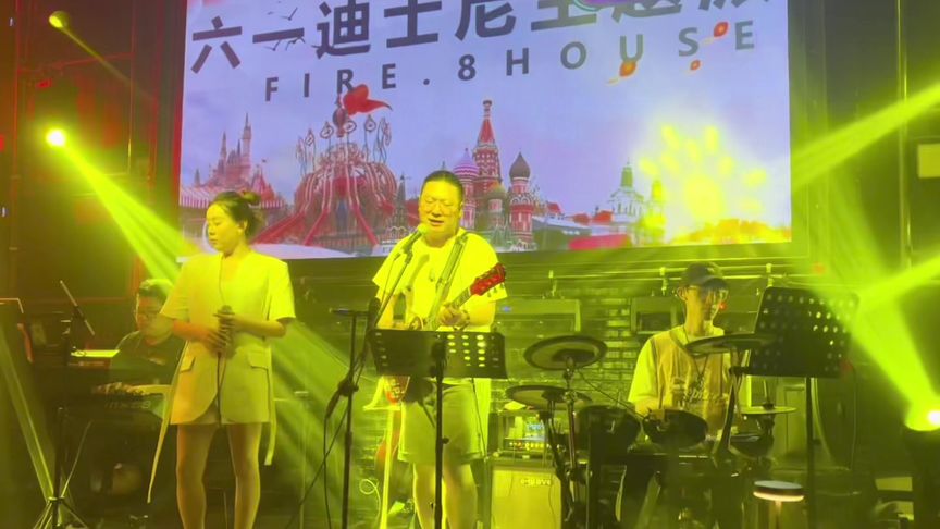 开车不听许巍的歌,感觉少一半#许巍昆明演唱会 #吉他ߎ