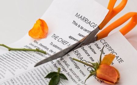 ...美国绿卡和美国公民结婚却不得不忍耐家庭暴力?其实离婚也可以...