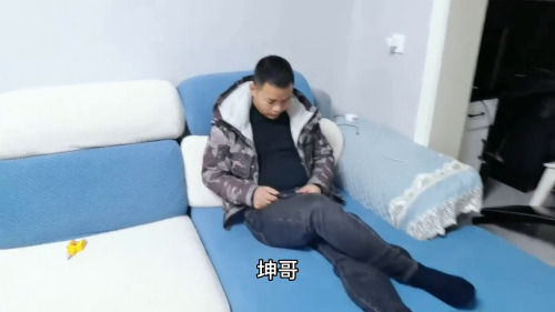 把媳妇信用卡没收了,没想到里面还欠一万多块钱,又想让我帮她还