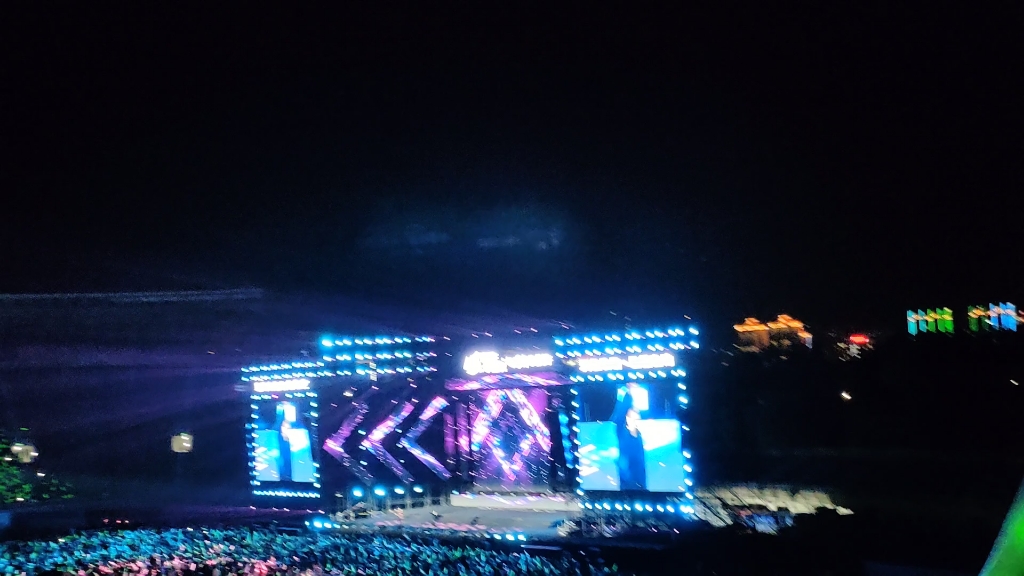 凤凰传奇宝鸡群星演唱会全场大合唱