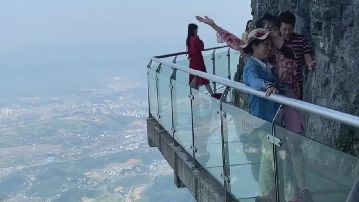 走进仙境张家界旅游风景区,半空中的步步惊魂