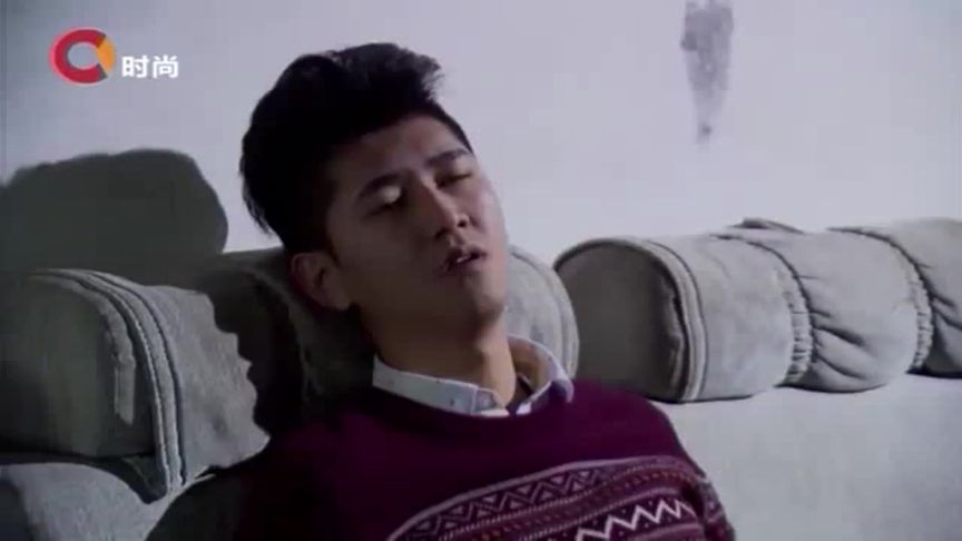 小伙吸毒毒瘾发作竟对自己孩子下手?跑到天台欲同归于尽