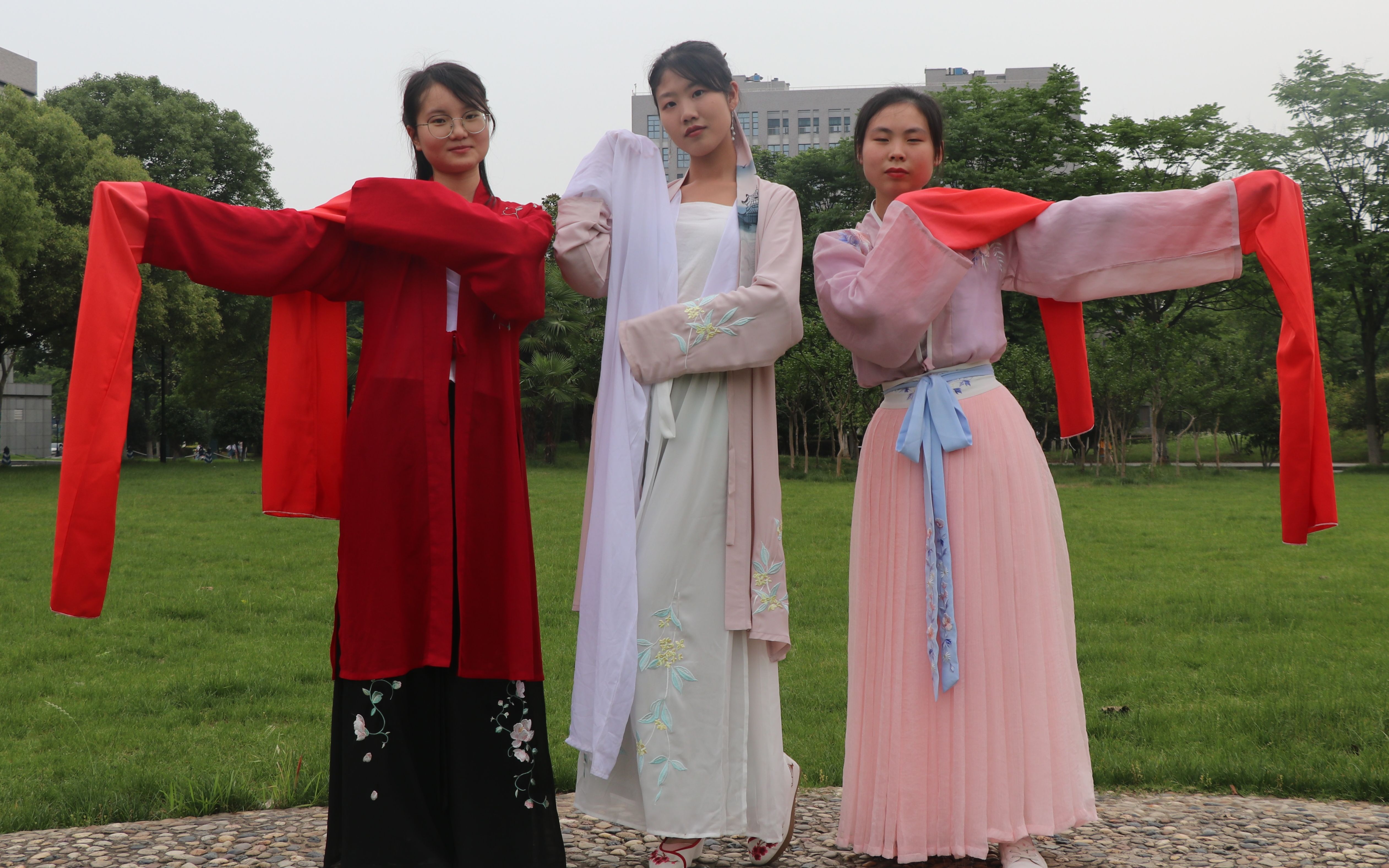 河海传统艺术文创社---蝶飞花舞